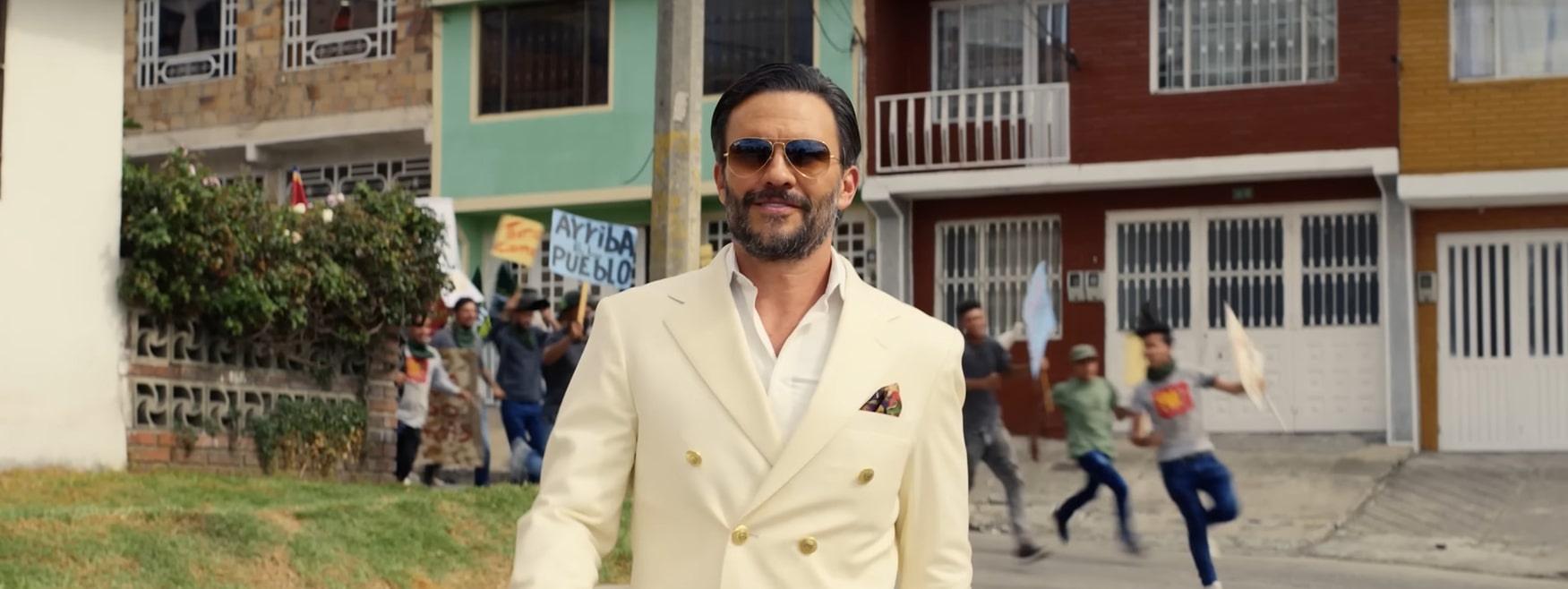 Juan Pablo Raba’s Sunglasses in Freelance (2023) – Like a Film Star